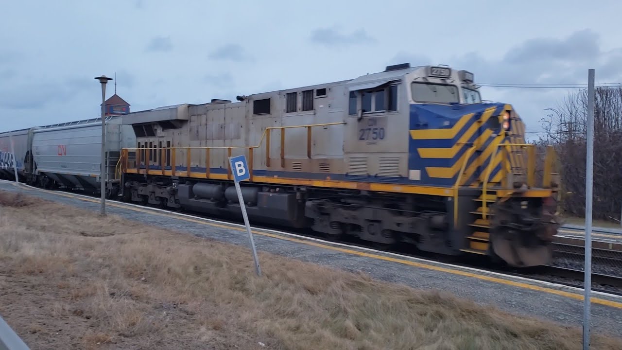 WINTER TRAINS 2025 First Train Grainer Leaps Via Rail Venture Trainset ...