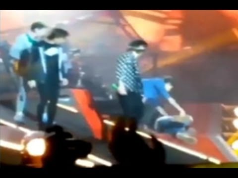 One Direction Liam Payne Falling On Stage Dublin Croke Park - Ireland ...