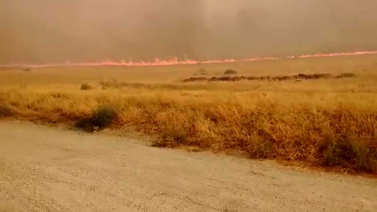 Chelan Reach Complex Fire - Approaching Town - YouTube