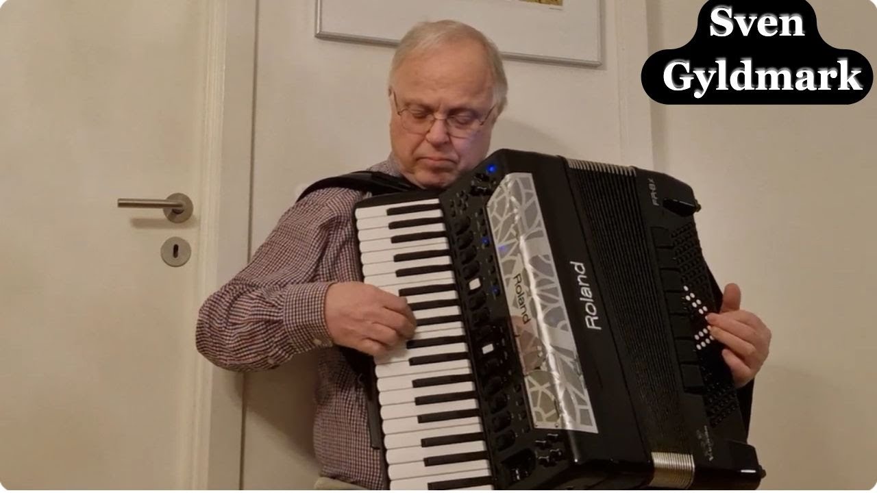 Sven Gyldmark: Hvad er så skønt som den danske sommer. Harmonika: Tom ...