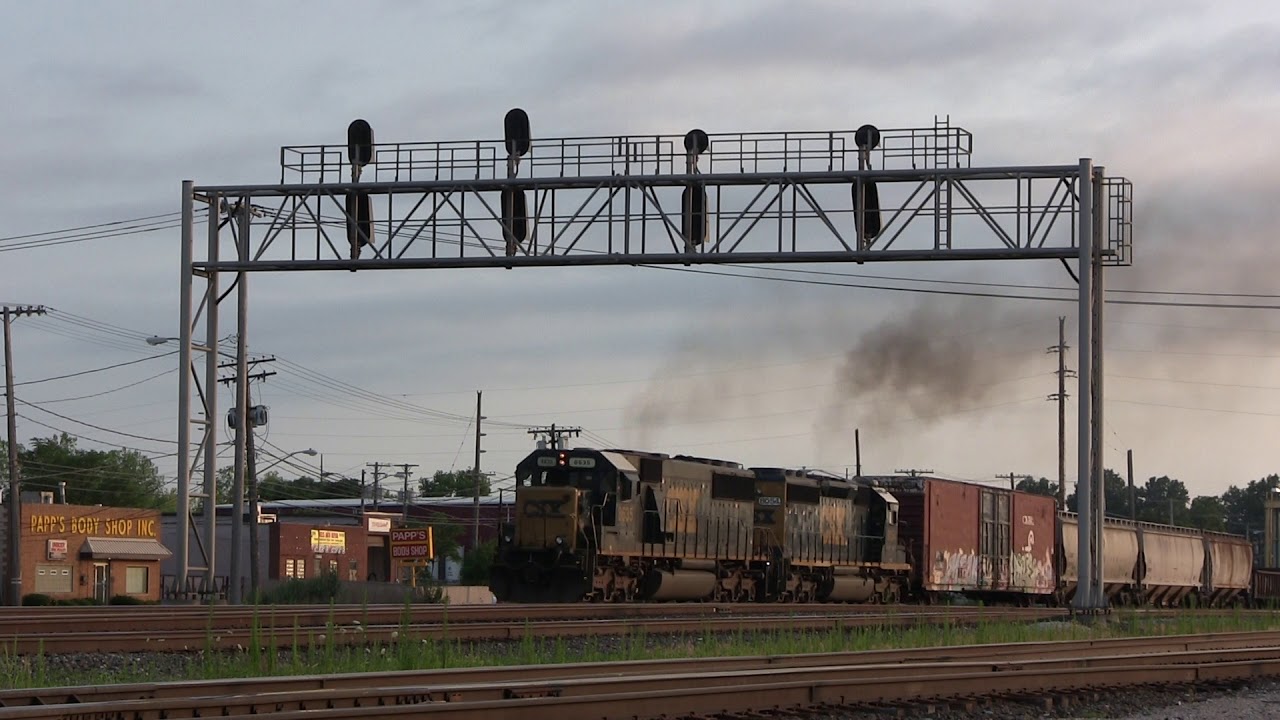 EMD throttle up! Notch 8 SD50/SD40-2 - YouTube