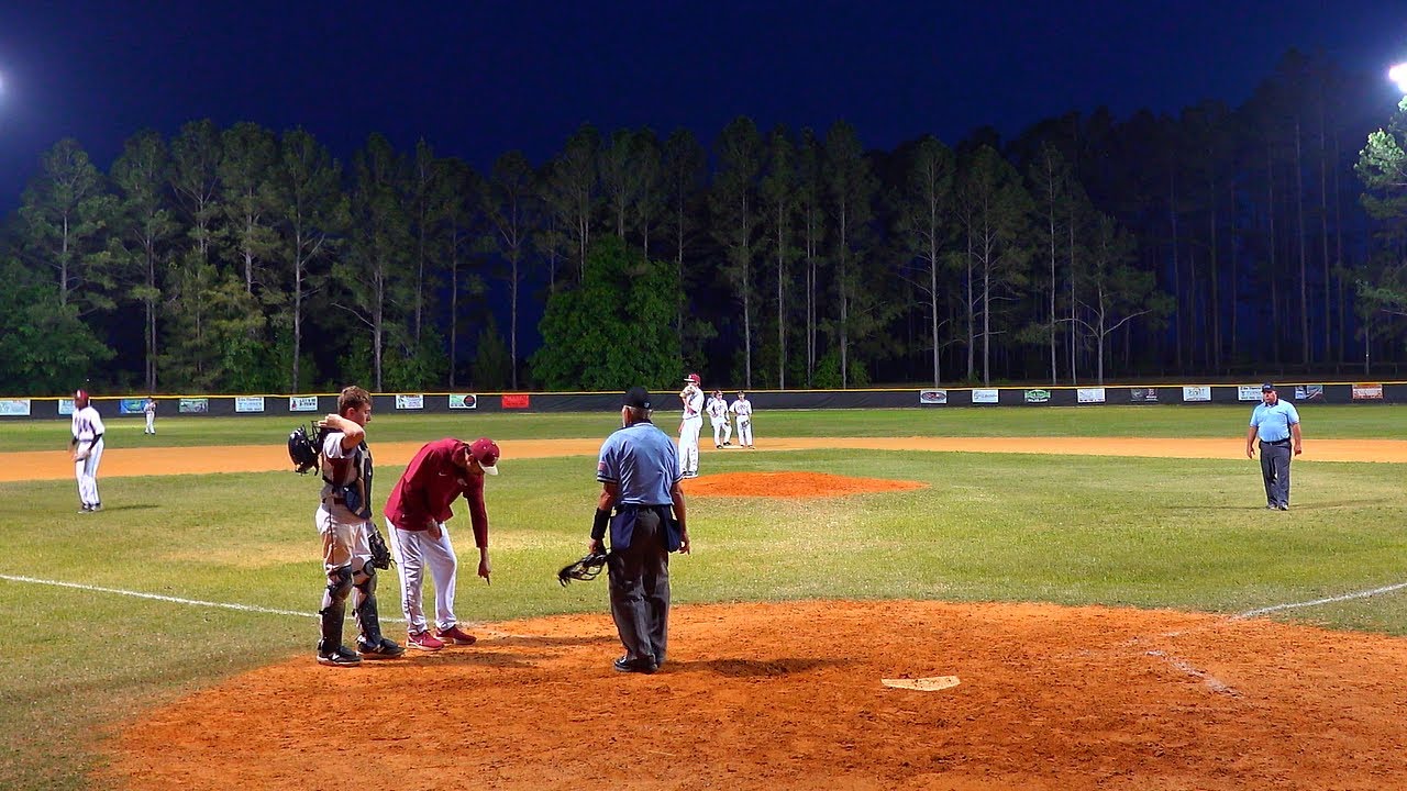 Umpire misses COSTLY foul ball call - YouTube