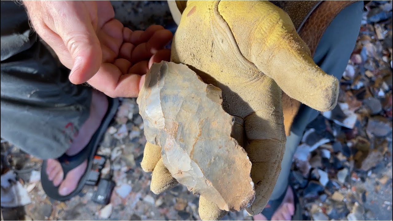 Flint knapping an Ancient Horn Stone Quarry Blank. with some yappin ...