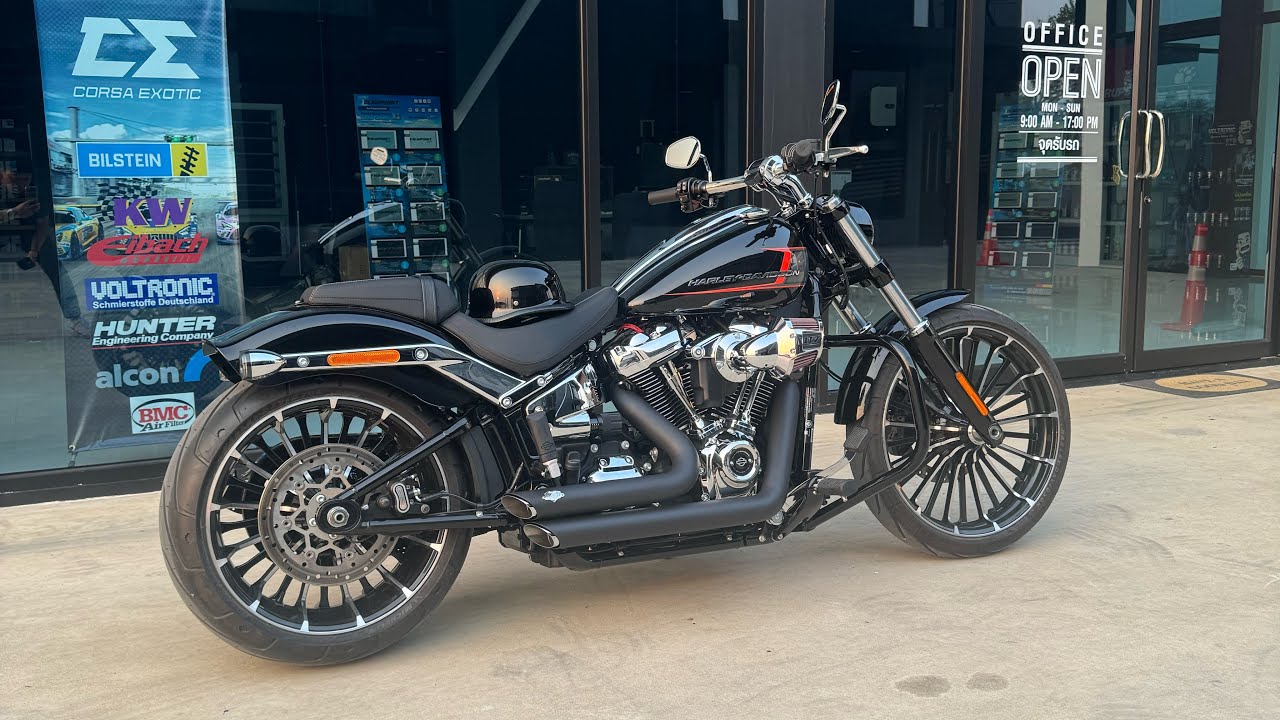 Harley Davidson Breakout 117 Vance and Hines Short Shot - YouTube