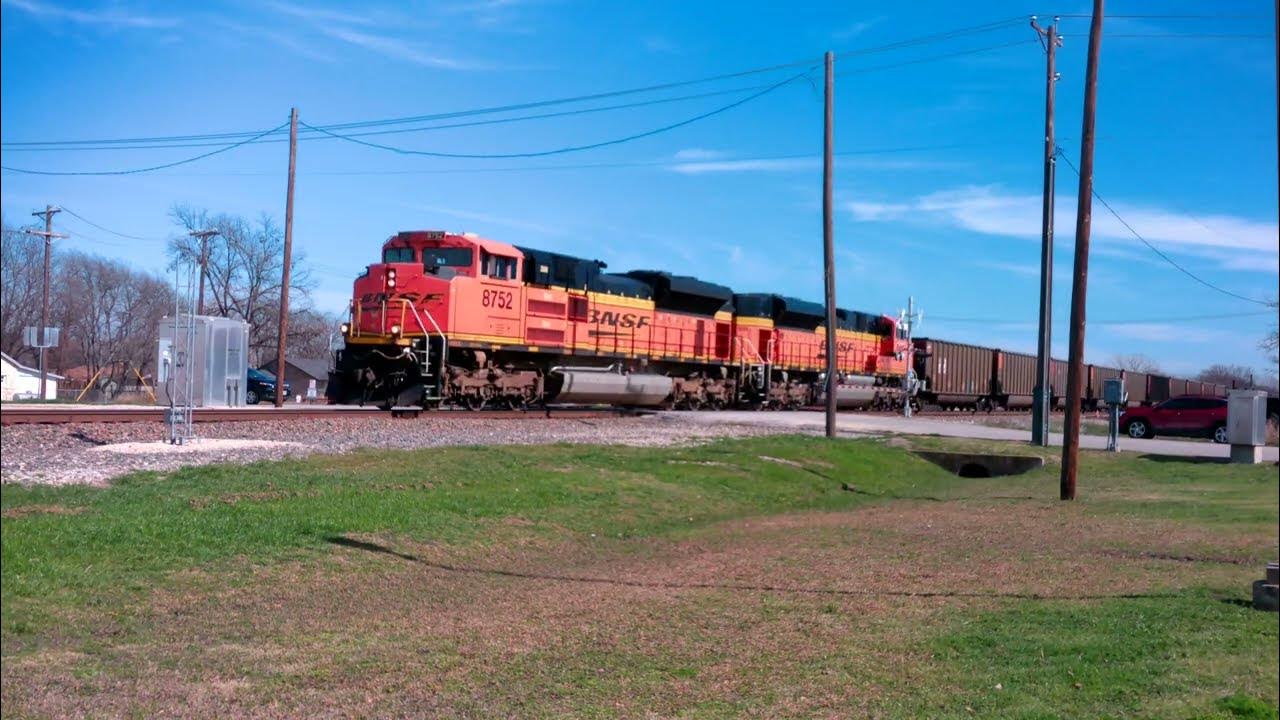 BNSF WB Empty Coal Train w/2 DPU Pushers in Copperas Cove. 02/08/2024 - YouTube
