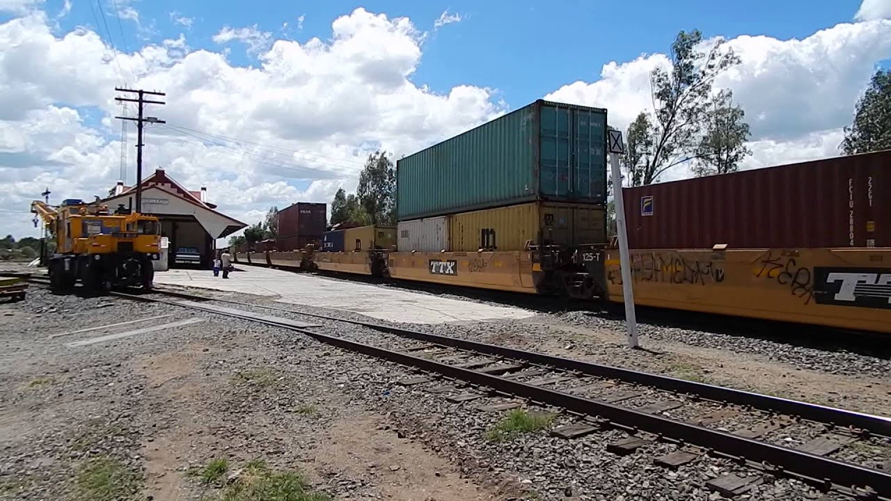 sd70 ace de ferromex con el manzanillo- piedras negras - YouTube
