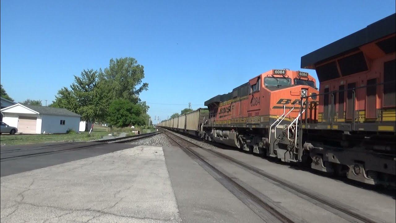 CSX N803 with a pair of BNSF GEVOs in Deshler, OH - YouTube