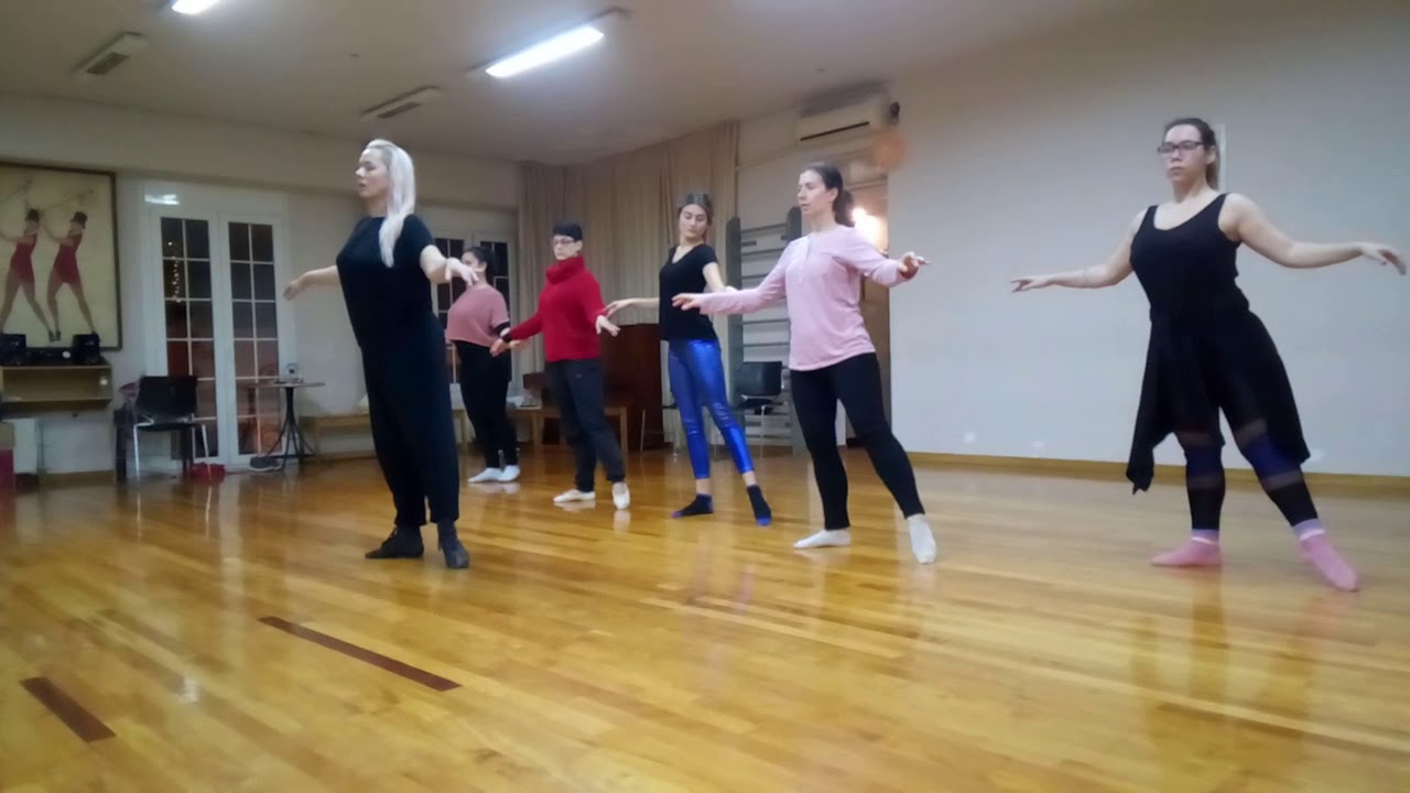 Δραματική σχολή Τράγκα μάθημα χορού - YouTube