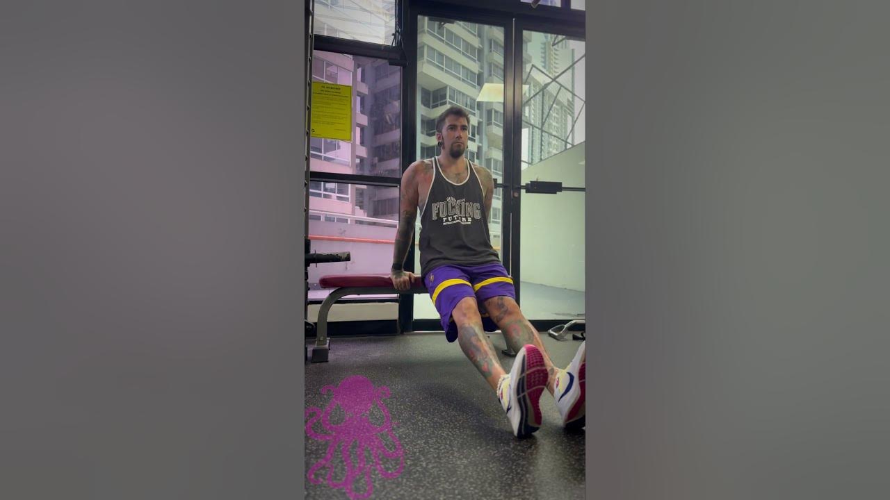 How To Do Bench Dips - YouTube