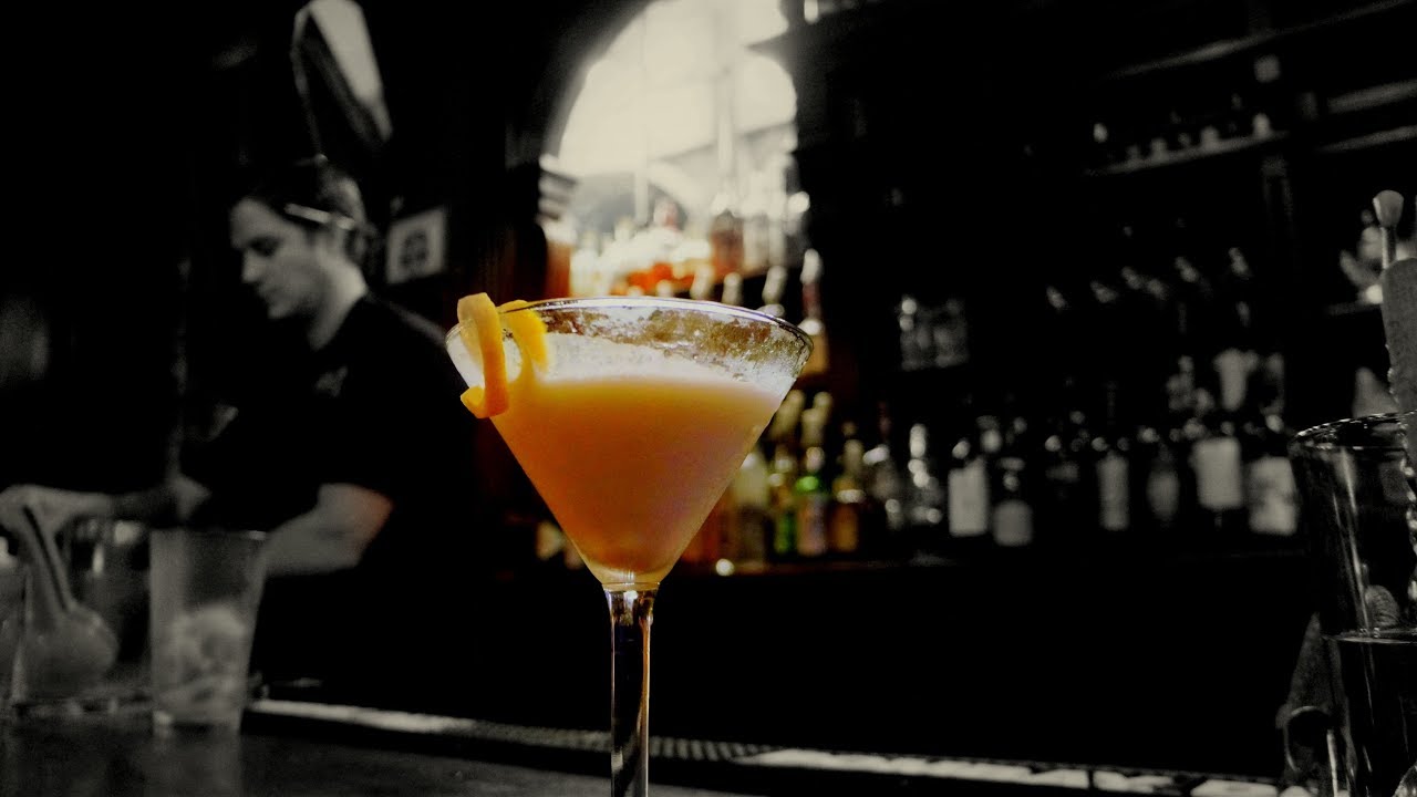 Bee's Kiss - YouTube