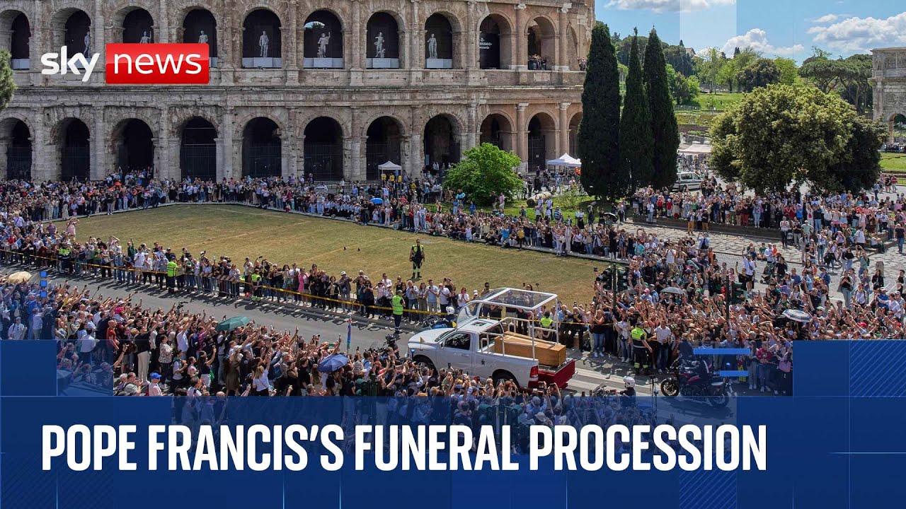 Pope Francis's funeral procession through Rome - YouTube