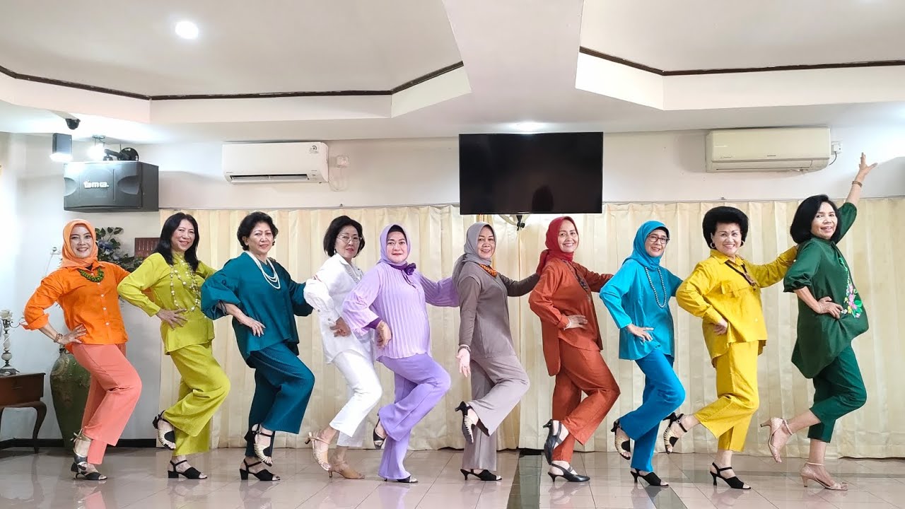 AKU JATUH CINTA - Line Dance // Beginner // Lisa Kaeng (INA) & Dwi ...