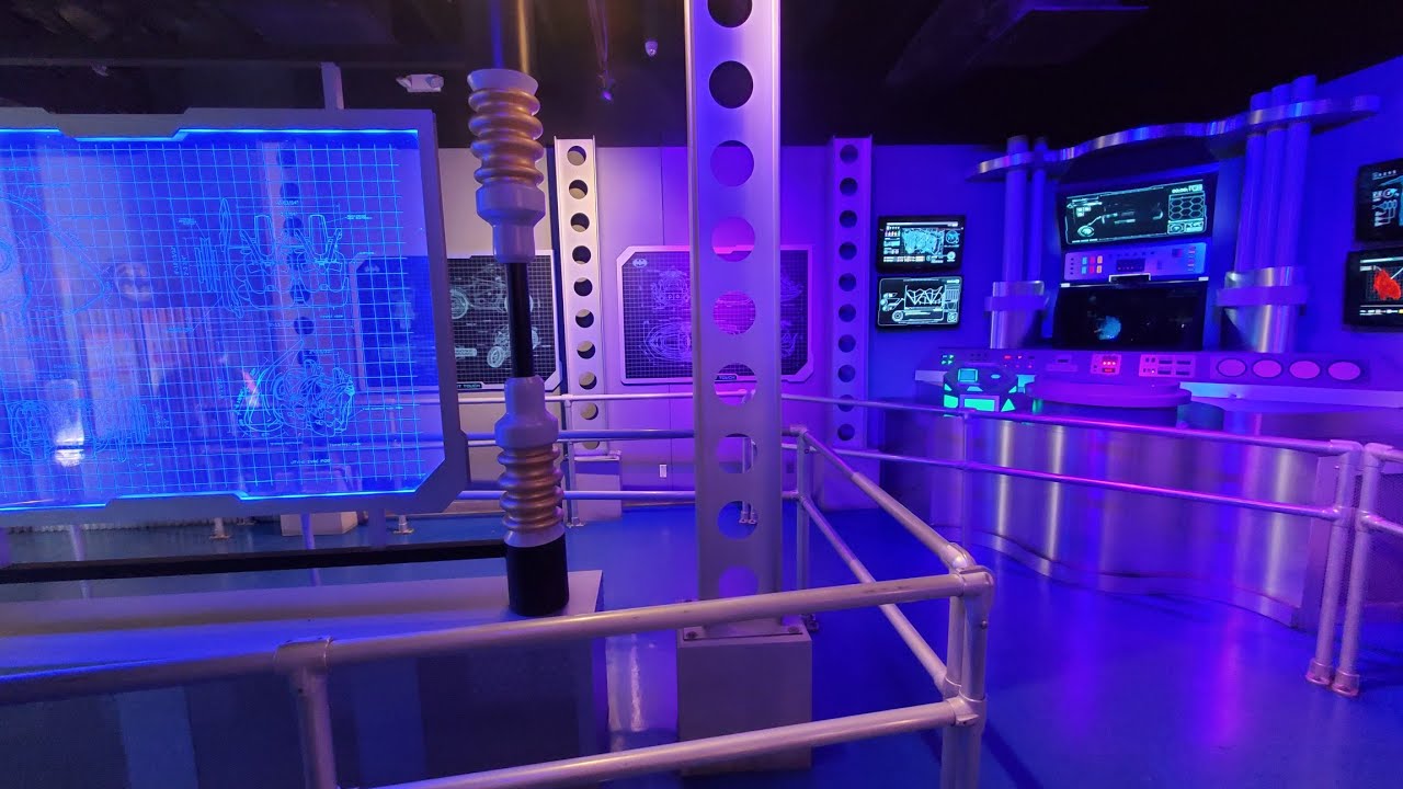 The Batman Roller Coaster Queue Line at Six Flags Fiesta Texas with ...