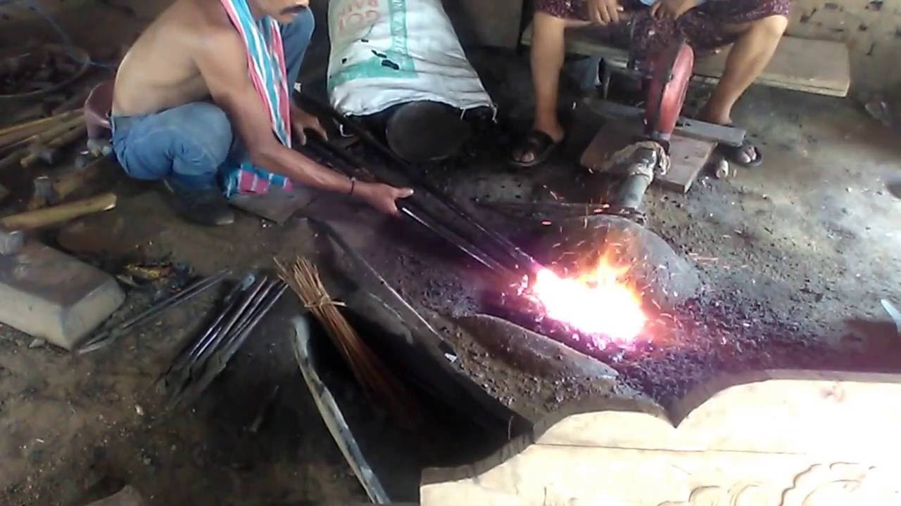 Sharpening of crowbars - YouTube