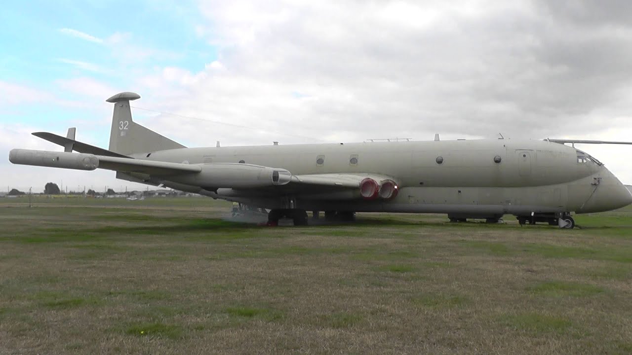 Nimrod XV232 Engine Run at Coventry - YouTube
