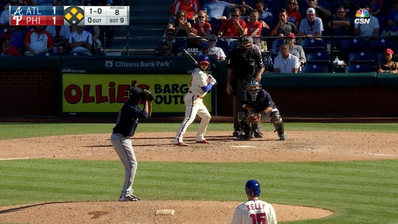 Galvis delivers walk-off single in the 9th - YouTube
