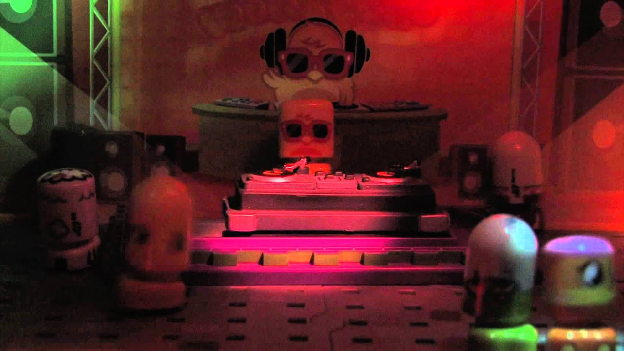 DJ Quack's Moshi Monsters Bobble Bots Bash - YouTube