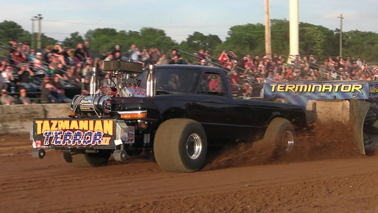 Wild Running Modified 4x4 Trucks Pulling At Berryville 2024 - YouTube