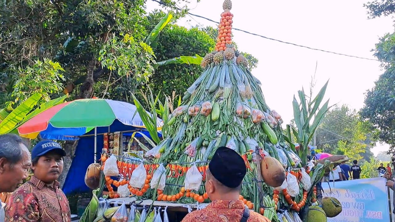 kirab budaya grebeg suro desa sragi talun blitar 2024 - YouTube