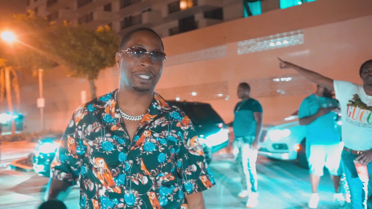 Roley Gang Blue x 2Gs - Astronaut (Official Music Video) - YouTube