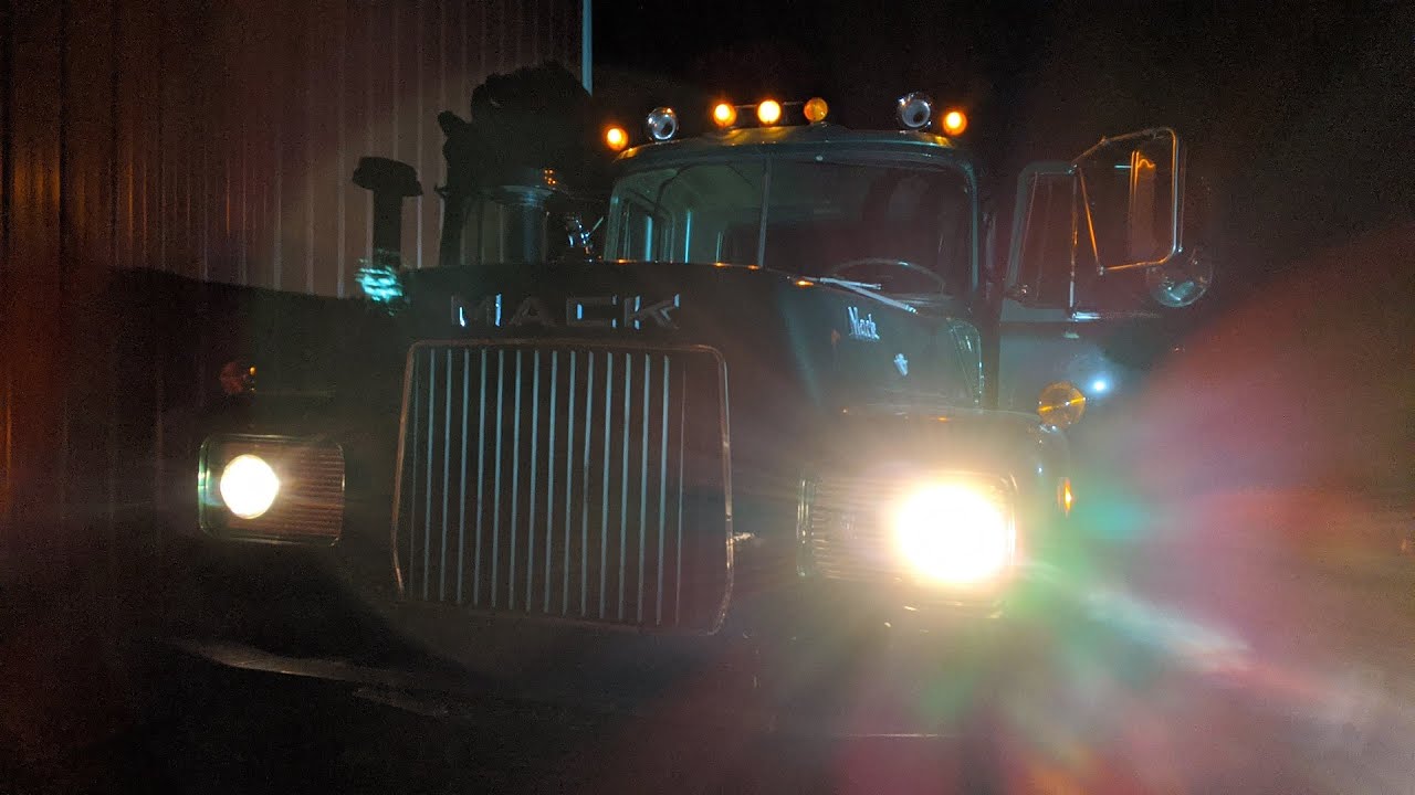 Late-Night Truck Hunt - RARE 1973 Mack R700 with Detroit Diesel 8v92TA ...