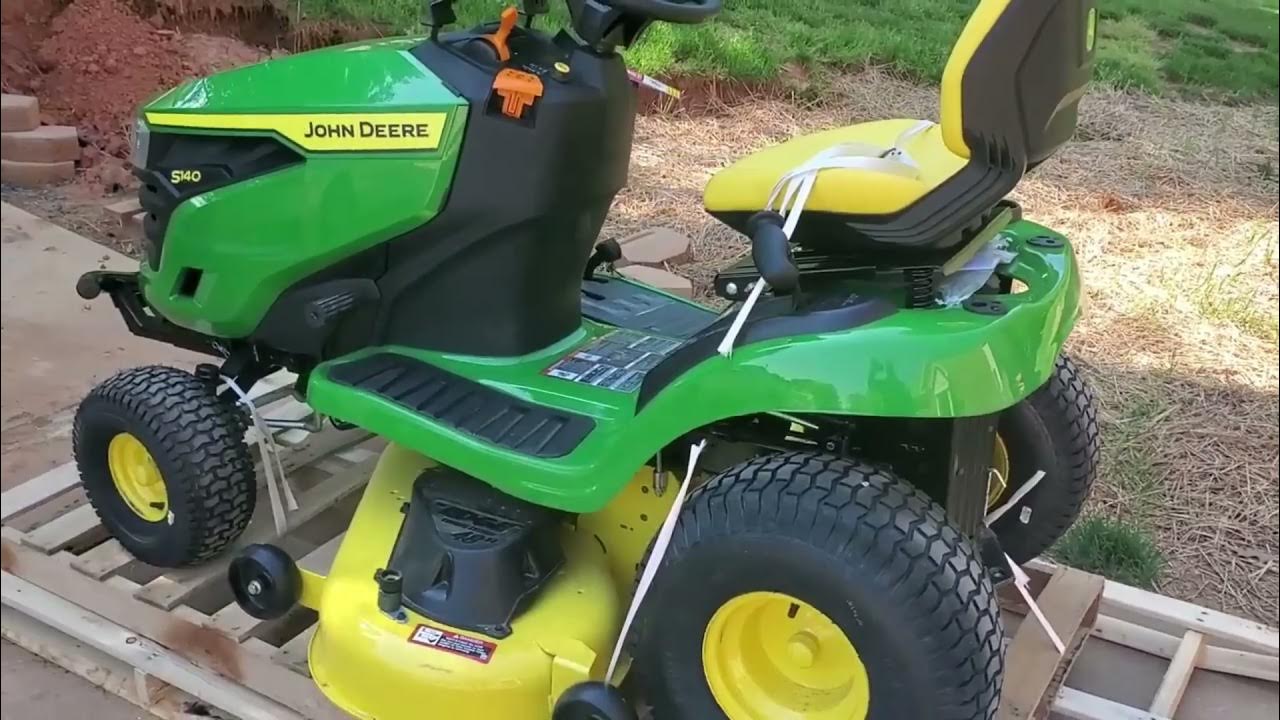 John Deere S140 Riding Mower Review - YouTube