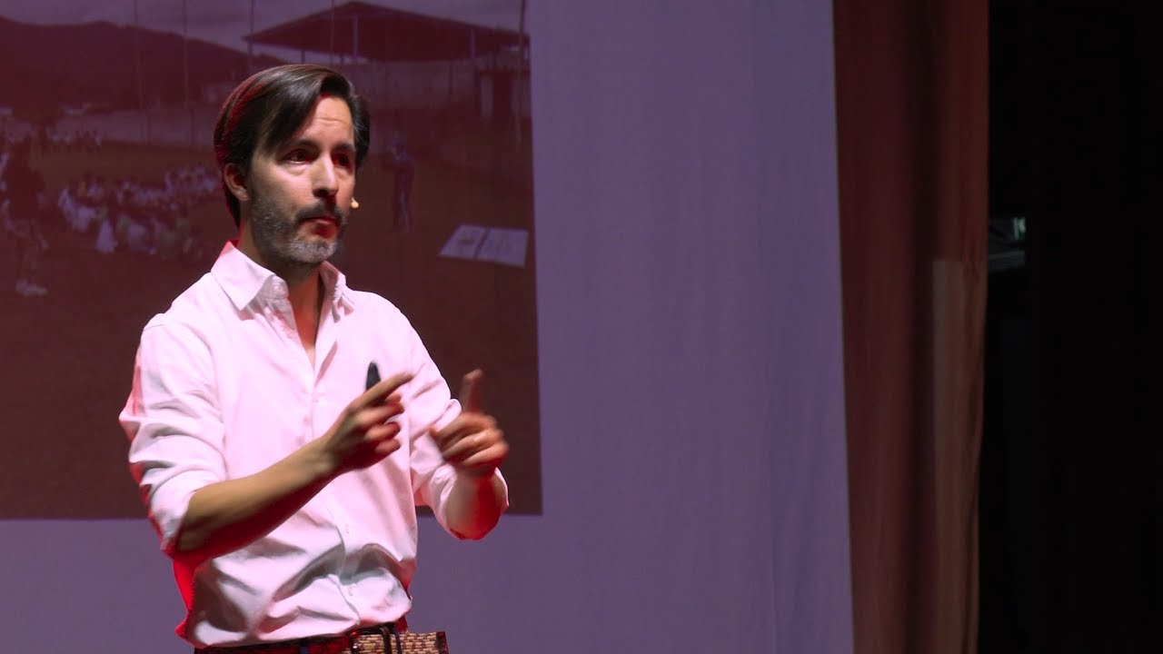 Goles y valores: la jugada perfecta | JULIÁN MORA | TEDxISMAC - YouTube