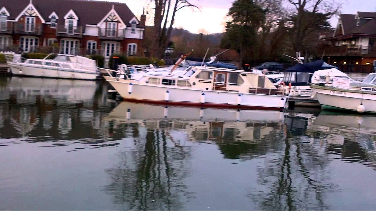 bates star craft leaving Bounty Pub at cookham - YouTube