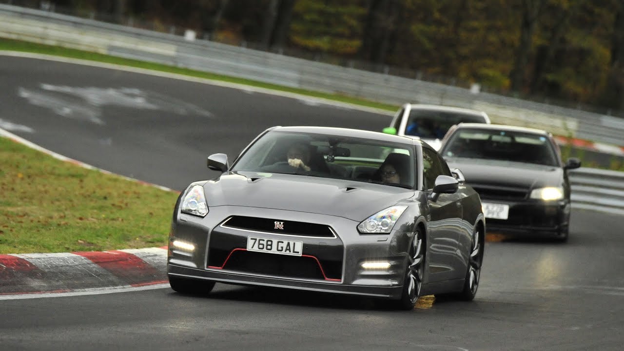 CHASING A NISSAN R34 AND R35 GT-R - YouTube
