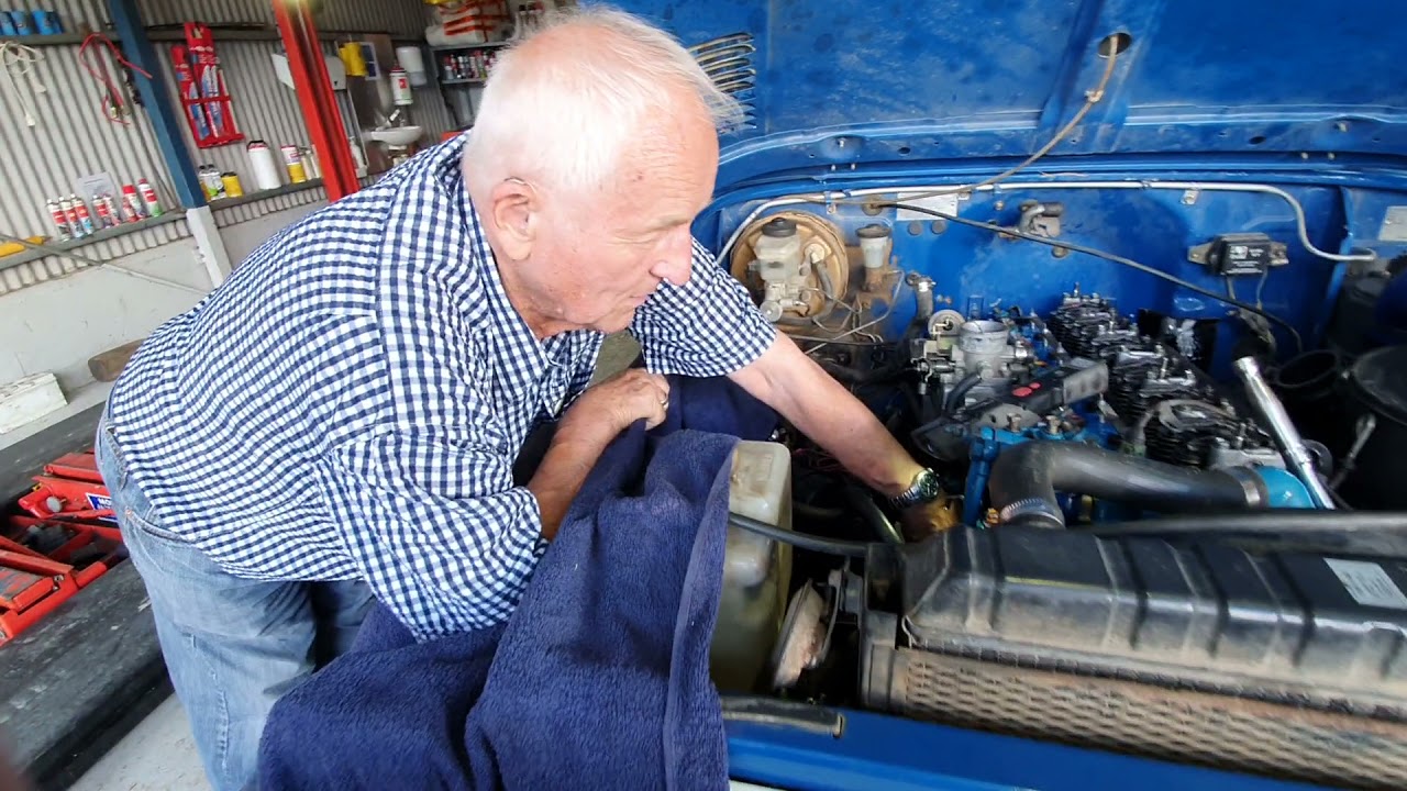 German Diesel Expert Reinhard Spill Timing a Toyota 2H Diesel - YouTube