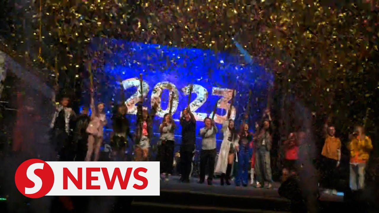 NYE countdown party: Malaysians share their hopes for 2023 - YouTube