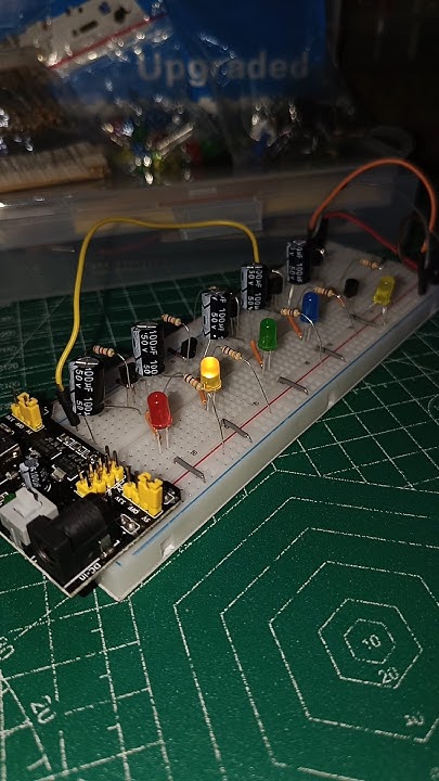 Simple LED Flasher circuit breadboard #shorts #short #diy # ...