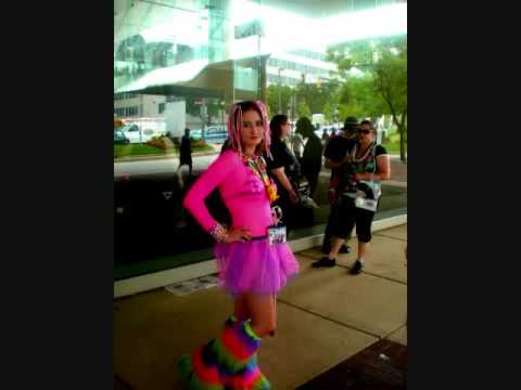 pretty rave girl - YouTube