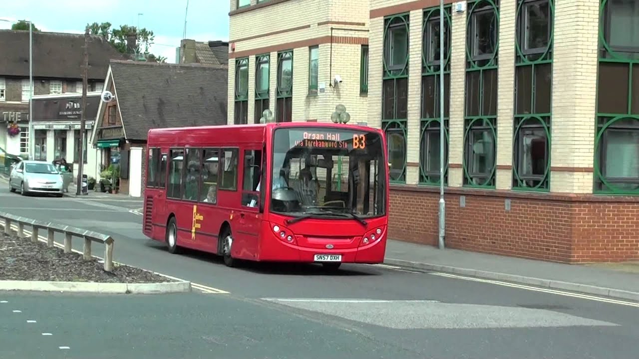 (HD) Sullivan Bus SN57 DXH arrives at Borehamwood on Route B3 - YouTube