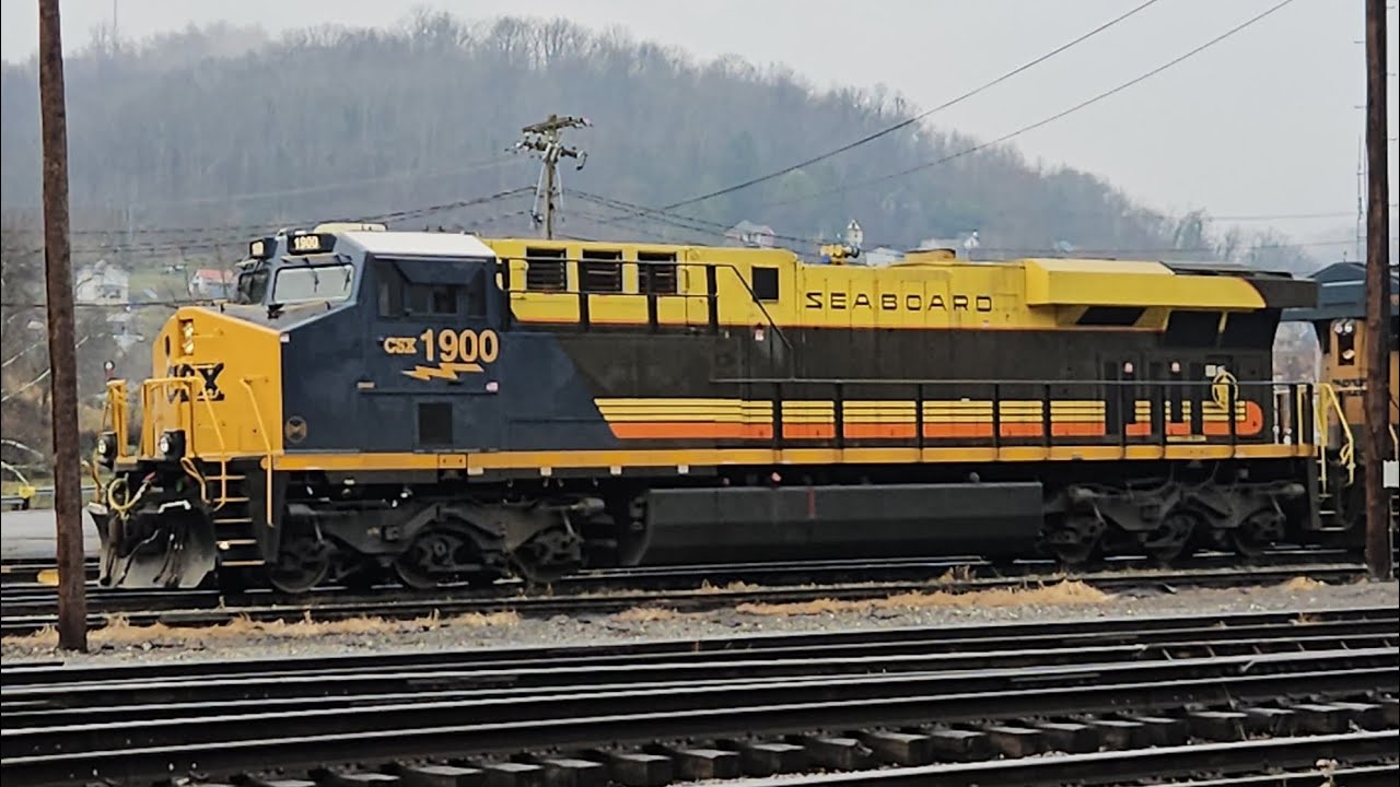 CSX 1900 Seaboard Heritage Unit in Grafton, WV - YouTube