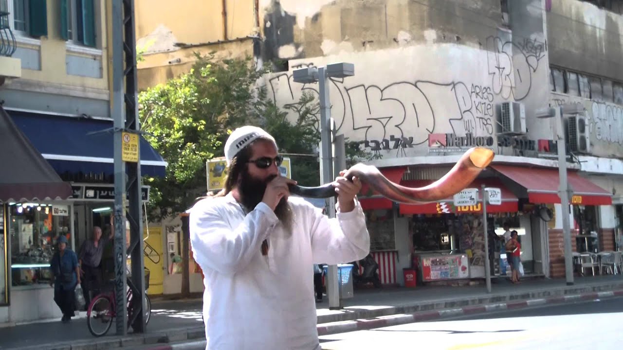 Breslev Hasidic Dance (1) - YouTube