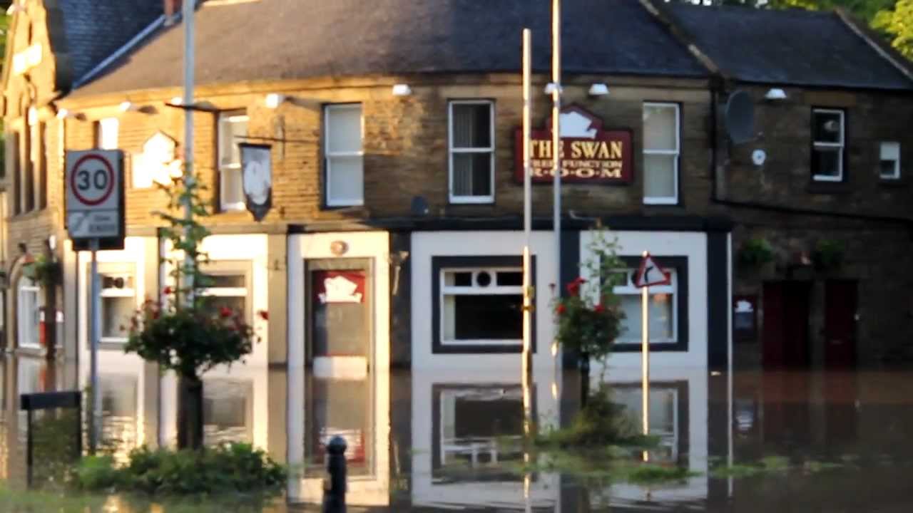 flash flood heworth gateshead the swan pub 28/06/12 cars under water ...