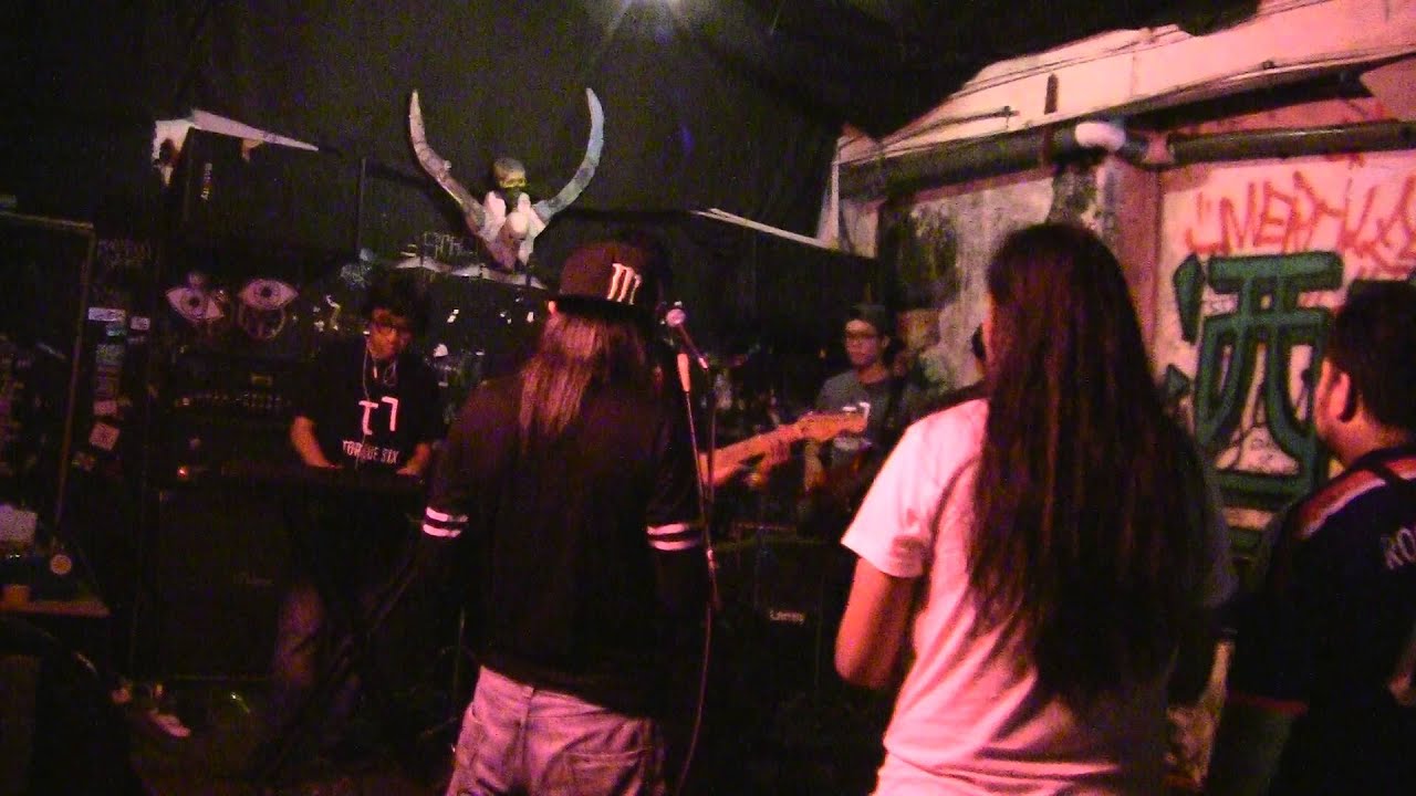 Torque Six - Layang Layang @ Rumah Api gig - YouTube