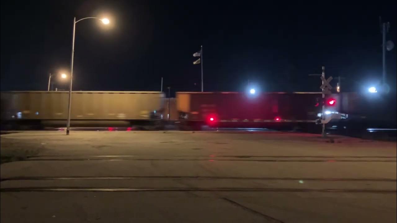 UP 7835 Grain - Coal Train West, Main St. Railroad Crossing, Fremont NE - YouTube