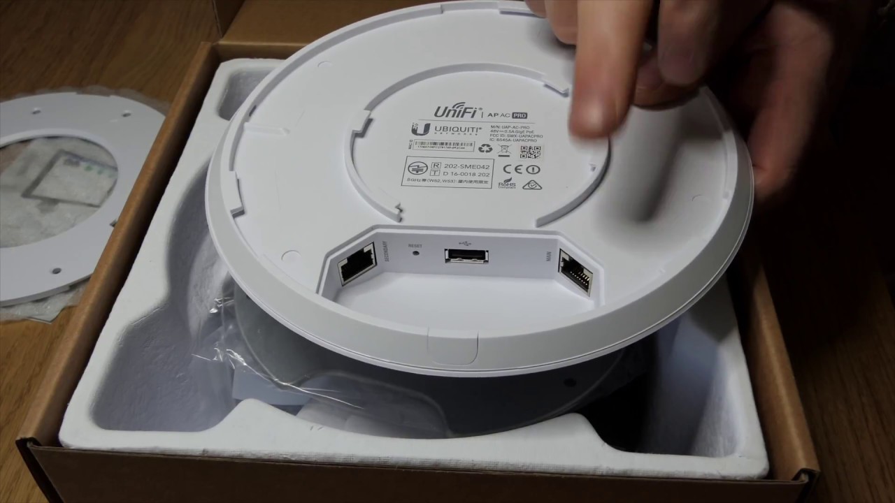 UniFi AC AP PRO UNBOXING - YouTube