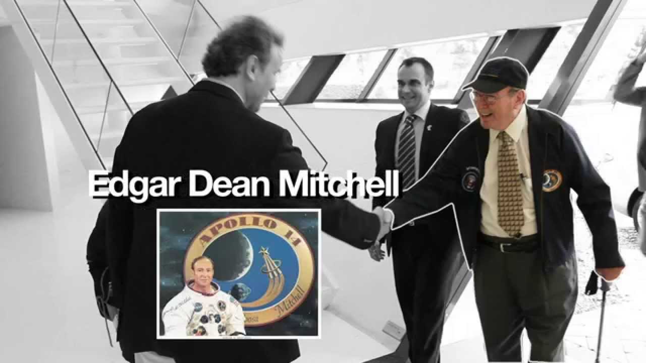 Apollo 14 Astronaut Edgar Mitchell at Decos - YouTube