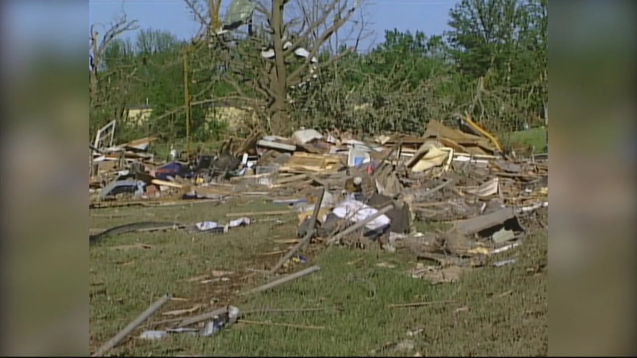 A look back at the March 12, 2006 tornado outbreak in the Ozarks - YouTube