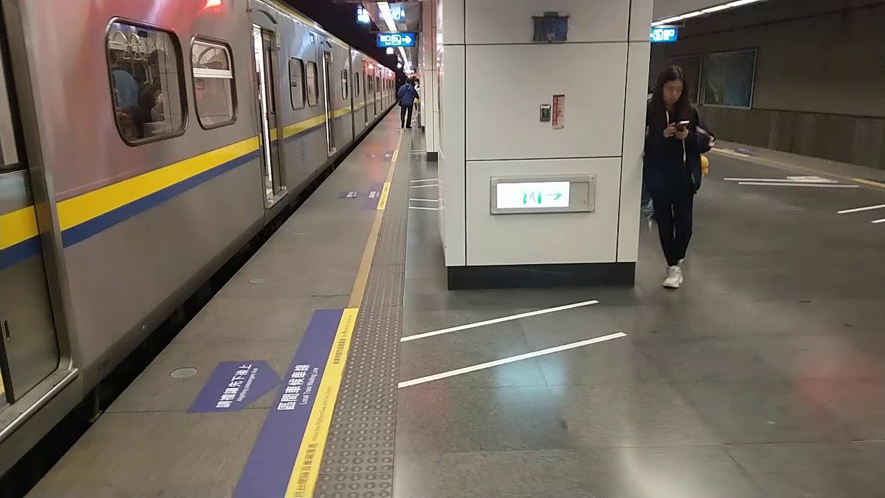 4224次經由宜蘭線開往宜蘭的EMU886+EMU885二代微笑號區間車 - YouTube