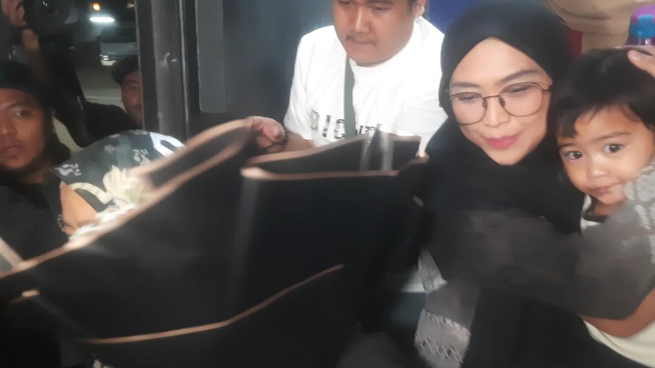 RIA RICIS USAI BAZAR BUKU LANGSUNG PULANG - YouTube
