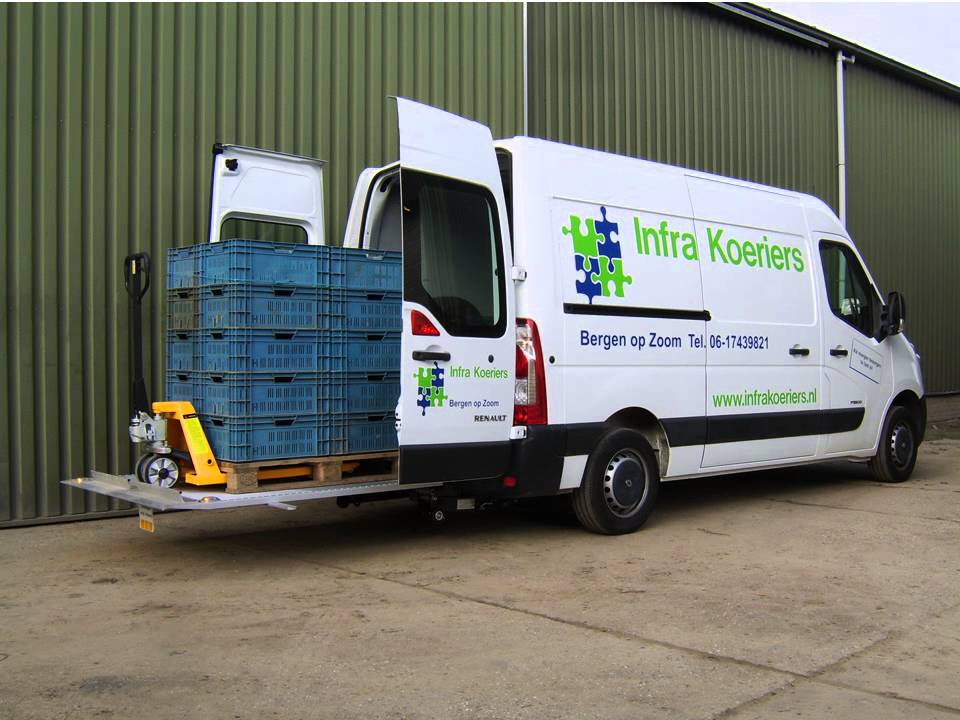Infra Koeriers bus met laadlift - YouTube