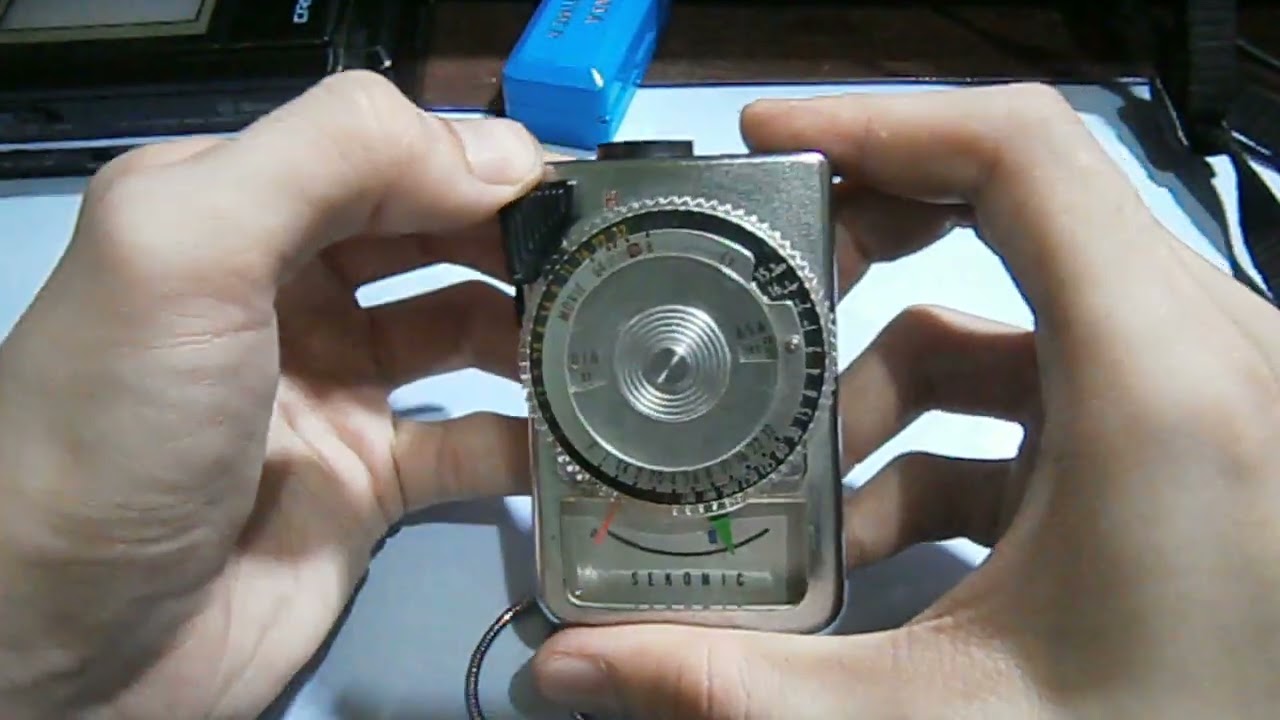 How to Use a Sekonic Micro Leader (Vintage CdS Light Meter) - YouTube