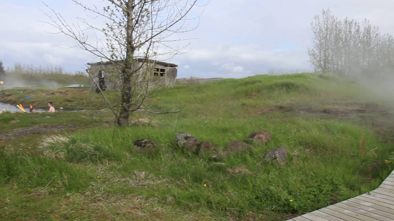 Gamla laugin á Flúðum - The Secret Lagoon - YouTube