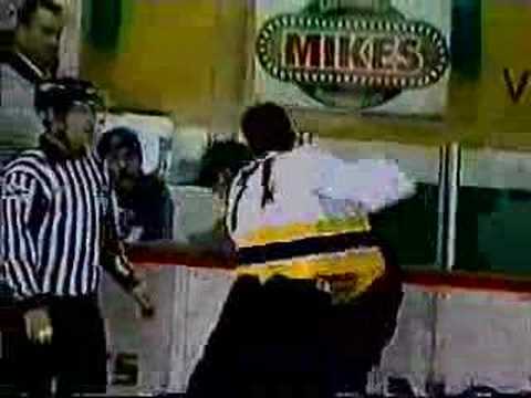 Erick Lizon vs Benoit Piche - YouTube