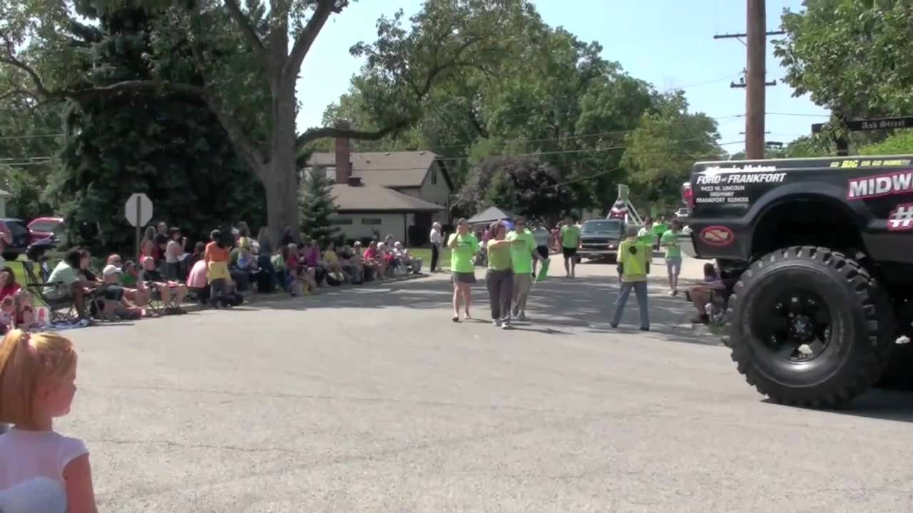 Congresswoman Debbie Halvorson at Frankfort Fall Fest Parade - YouTube