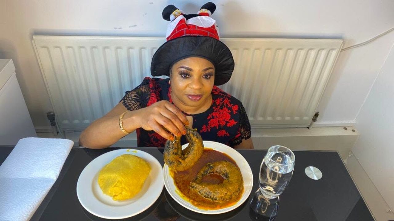 ASMR Delicious grilled mackerel fish in Nigeria Banga soup with yellow ...